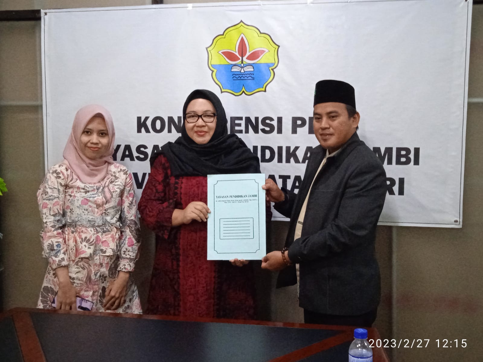 Serah terima Sk PJ Rektor unbari dari ketua umum yayasan pendidikan ...