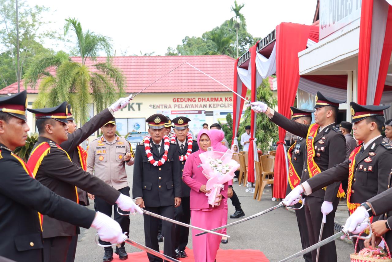 Kapolres Tebo Pimpin Upacara Korp Raport Kenaikan Pangkat Sebanyak 46 Personel Periode 1 Januari ...