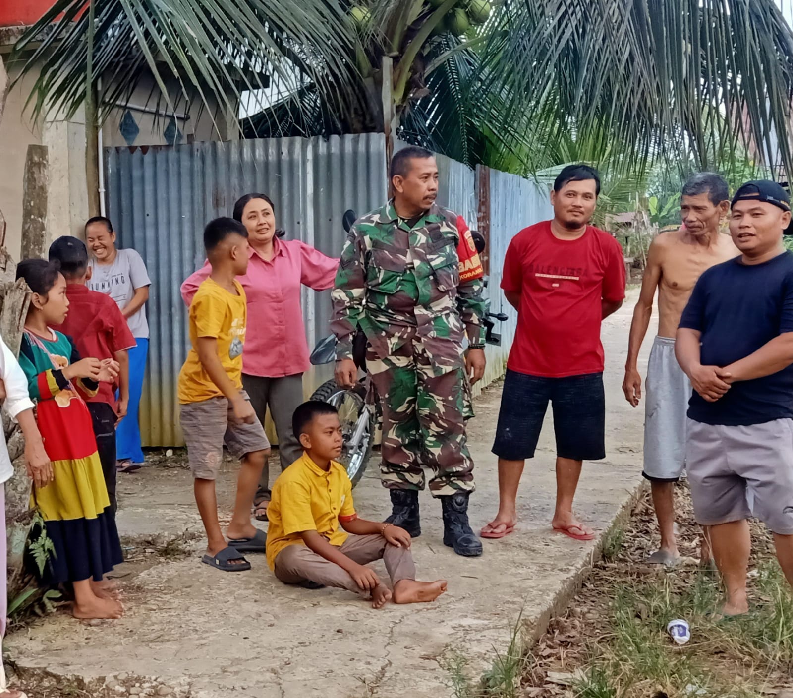 Sertu Akil Lukman Hadir di Tengah Masyarakat Desa Bernai, Pererat Tali ...
