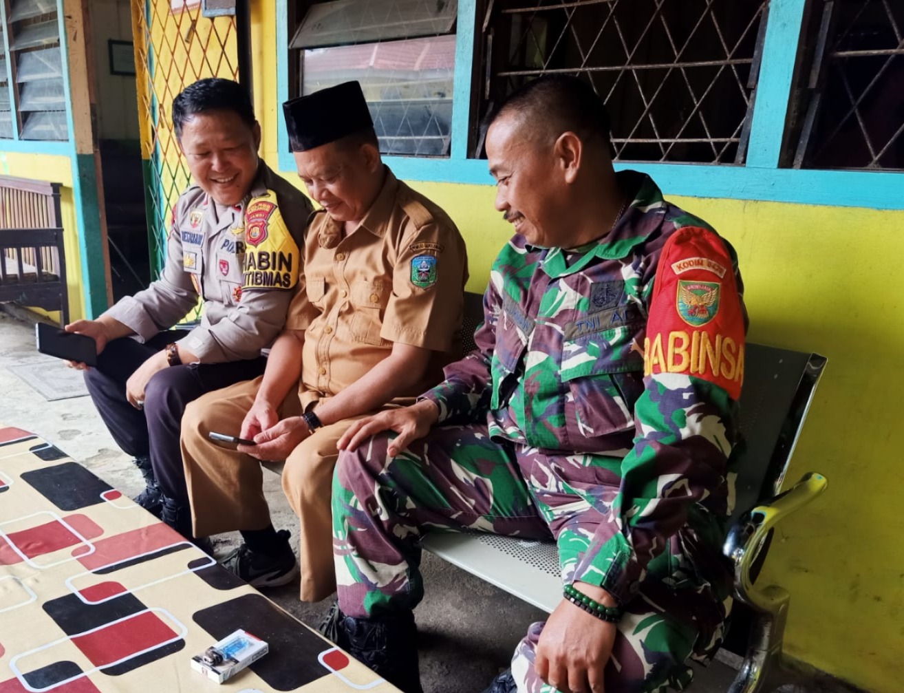 Ciptakan Desa Aman dan Kondusif, Sertu Akil Lukman Bangun Komunikasi ...