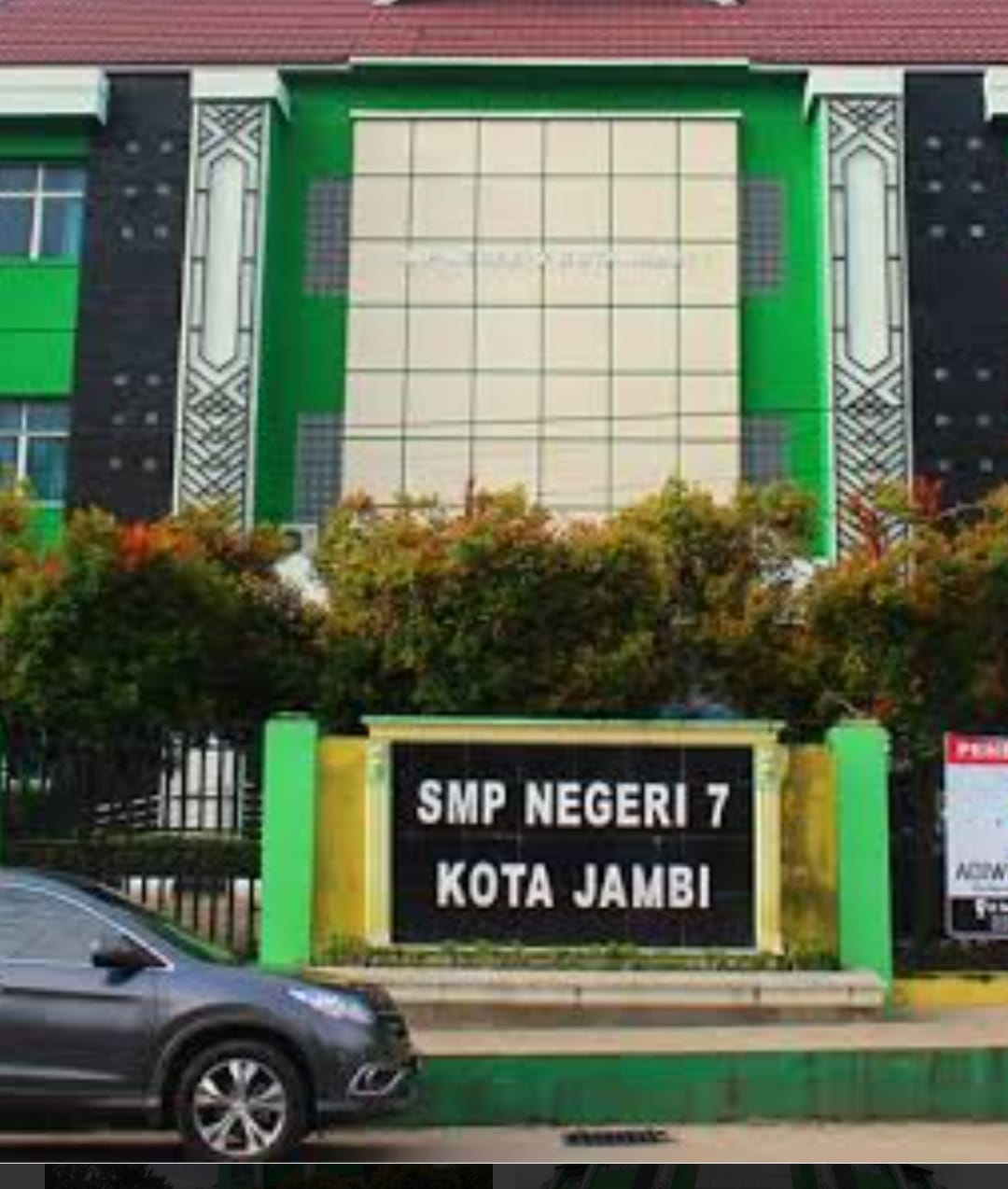 Atap SMP Negeri 7 Kota Jambi Roboh: Menanti Respons yang Tak Kunjung ...